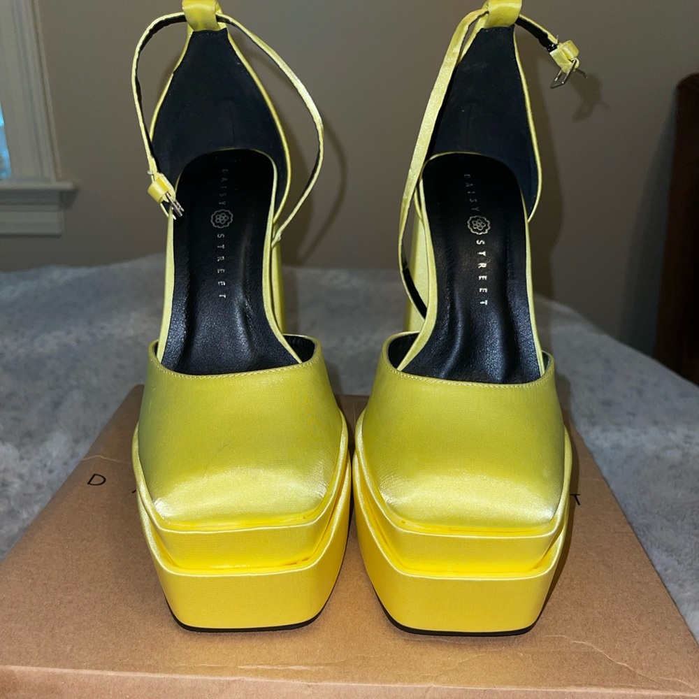 Daisy Street - Double Platform Heels In Satin Yellow - Gem